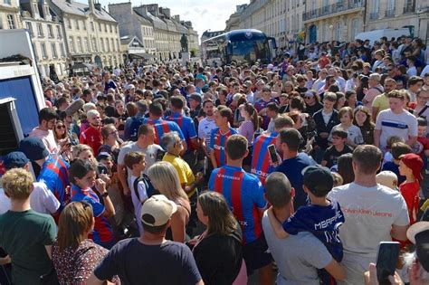 SM Caen Découvrez les maillots domicile et extérieur pour la saison