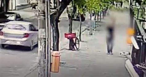 Vídeo homem é morto a tiros enquanto passeava cachorro no Rio