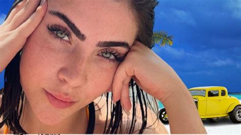 Jade Picon Aproveitando Dia De Praia Biqu Ni Fio Dental Assista