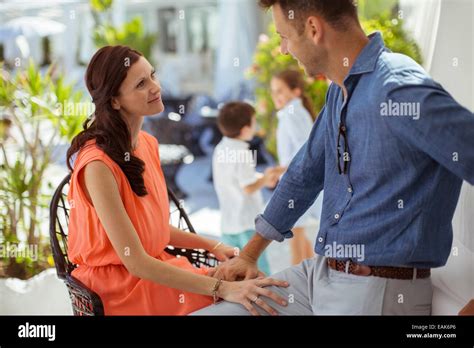 Sitzendes Gesicht Zu Fotos Und Bildmaterial In Hoher Auflösung Alamy