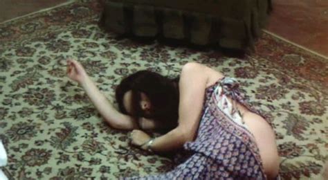 Naked Lorraine De Selle In Vacanze Per Un Massacro