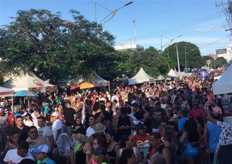 Banda do Boulevard reúne samba e boi bumbá no carnaval de rua em Manaus