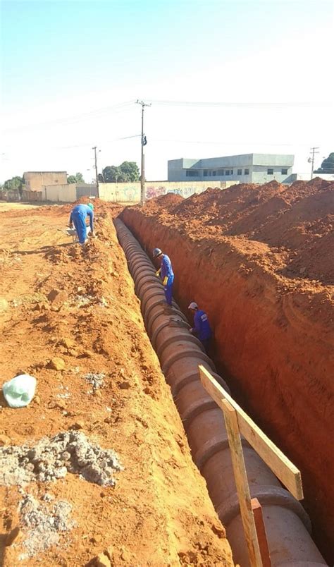 Sistema de galerias de águas pluviais está sendo construído em Mansões