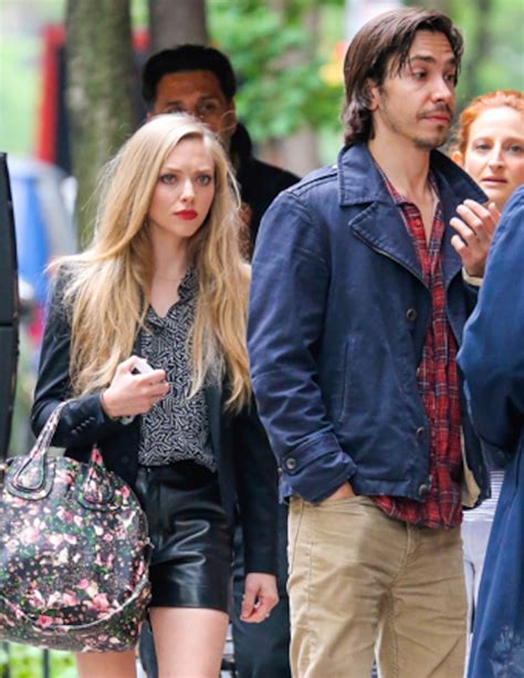 Amanda Seyfried And Justin Long Kissing