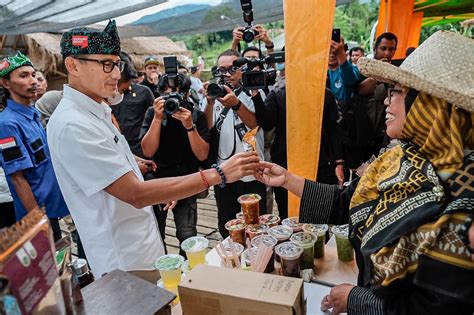 Siaran Pers Menparekraf Dorong UMKM Desa Wisata Baros Jabar Kembangkan