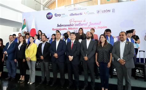 El Cónsul General Katsumi ITAGAKI asistió al acto de Abanderamiento de