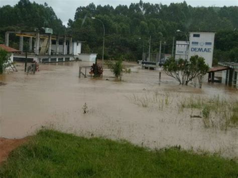 G1 Barbacena decreta situação de emergência após forte chuva