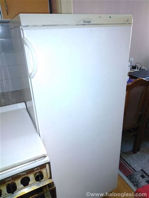 Prodajem frižider samootapajući Halo Oglasi