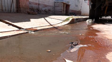 Vecinos de la colonia Industrial exigen solución urgente a fuga de