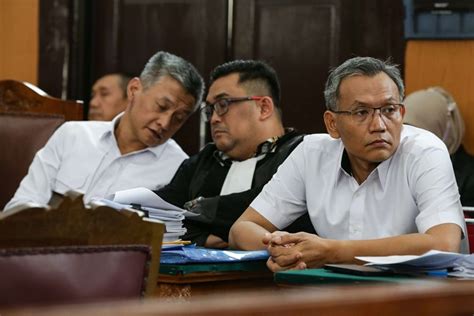 Foto Jaksa Hadirkan Ahli Di Sidang Hendra Kurniawan Dan Agus Nurpatria