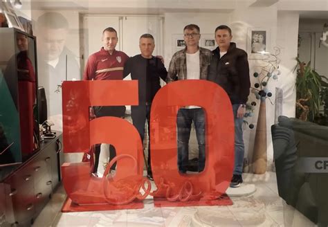 VIDEO Gest Superb Facut De Conducerea Echipei CFR Cluj Vizita La