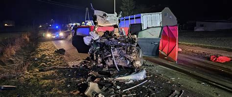 Tragedia na drodze powiatowej Nie żyje 19 letnia kobieta i 21 letni