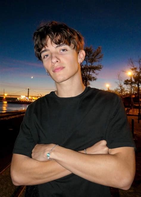 Noah Urrea Height Weight Age Body Statistics Reddit Wiki