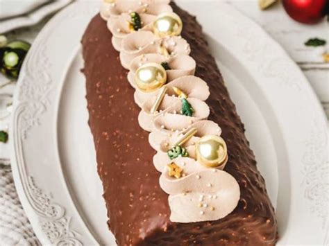 Bûche roulée au chocolat et glaçage rocher pour noël recette Bûche au