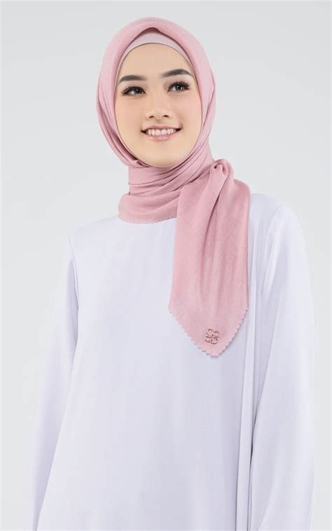 Baju Putih Cocok Dengan Jilbab Warna Apa Simak Pilihan Warna Jilbab