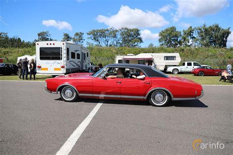 Oldsmobile Delta 88 Custom Holiday Sedan 7 5 V8 Manual 314hp 1968