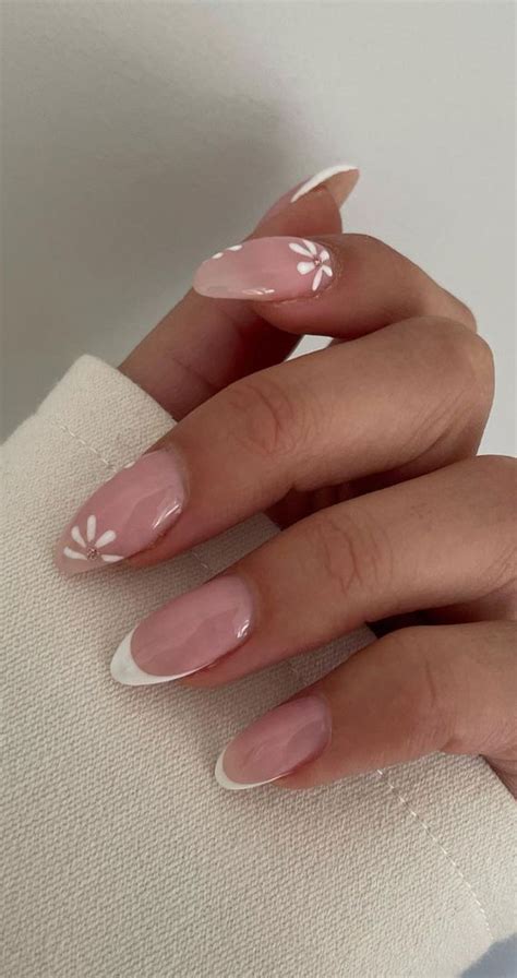 40 Trendy Flower Nail Designs That You Should Try Trendy White Flower