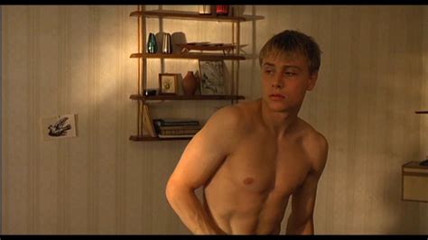 Picture Of Max Riemelt In Der Rote Kakadu Max Riemelt 1294006365
