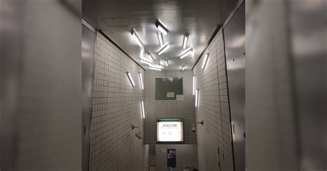 8番出口をやった後に行ったら腰抜かしそう清澄白河駅の雰囲気や異変っぽく見える蛍光灯の配列の8番出口感がすごい Togetter