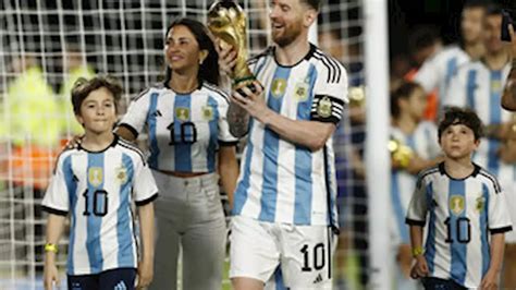 Parabéns Messi Relembre momentos marcantes da carreira do argentino
