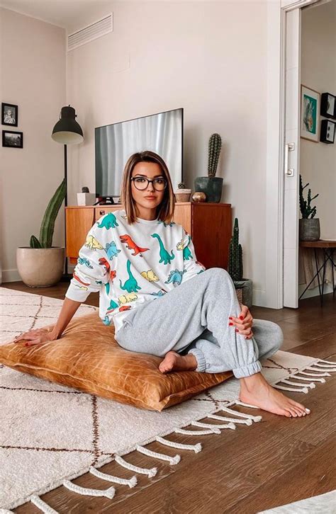Los Looks De Las Influencers Para Estar En Casa Stylelovely Outfits