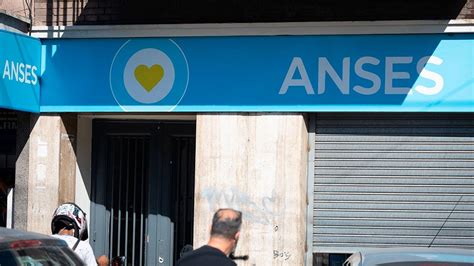 ANSES quiénes cobran este lunes 15 de abril 2024