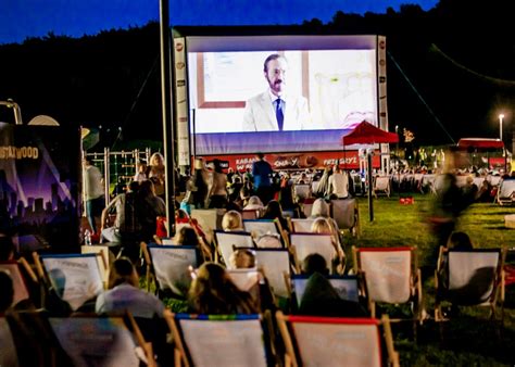 Kino na leżakach i nocne pływanie w Parku Wodnym Koszalin ekoszalin pl