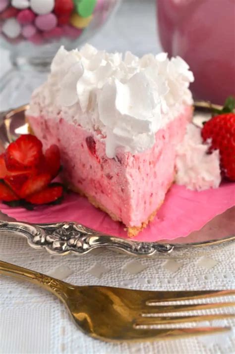 Easy Three Step Strawberry Cream Pie • The Goldilocks Kitchen