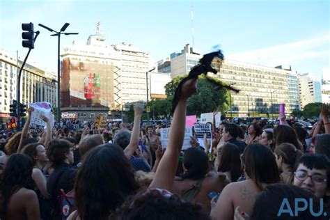 Tetazo En El Obelisco Soberanía De Los Cuerpos Agencia Paco Urondo