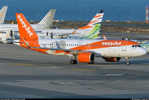 G UZHA easyJet Airbus A320 251N Photo by Adolfo Bento de Urquía ID