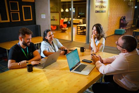Business Partners Se Tornam Aliados Para O Bem Estar Dos