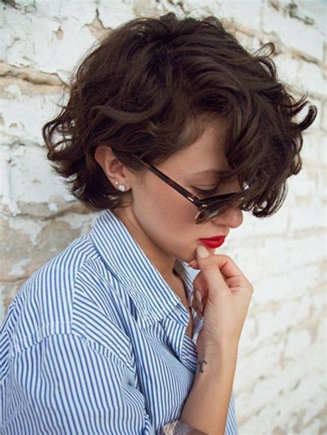 VerLockend 2021 Trends in Kurzhaarfrisuren für lockiges Haar