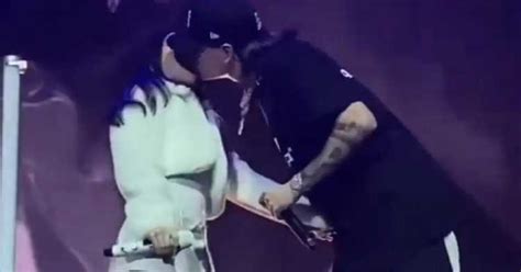 Nicki Nicole Y Peso Pluma Confirman Su Noviazgo Con Un Beso En Pleno