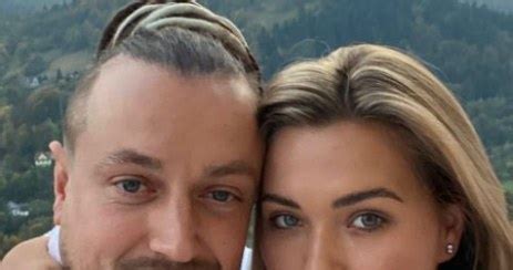 Półnaga Sandra Kubicka cieszy się wspólnymi chwilami z Baronem Tak się
