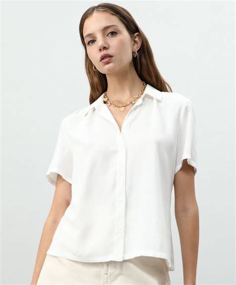 Lefties Se Une A La Moda Con Esta Camisa Blanca De Manga Corta Con