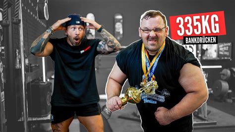 Er ist WELTMEISTER im BANKDRÜCKEN YouTube