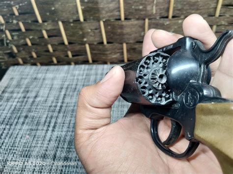 GONHER CAP GUN PISTOL COWBOY REVOLVER 12 SHOTS BLACK TOY MADE IN