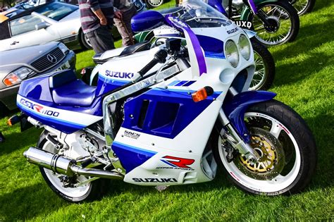 SUZUKI GSX R 1100L Specs Photos 1988 1989 1990 1991 1992 1993