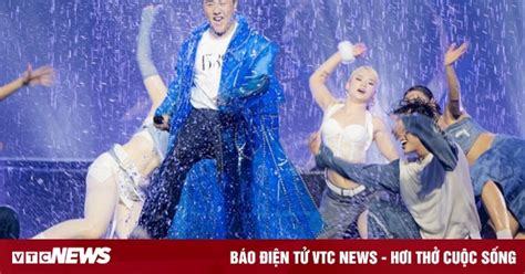 Trung Quân Idol hát cùng mẹ và anh trai bắt tay Văn Mai Hương lừa