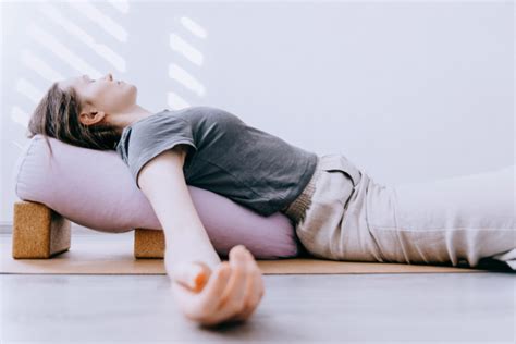 Explore o Equilíbrio Interior 6 Posturas de Yoga para Equilibrar Corpo