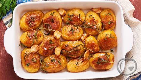 Bake Nypoteter Med Hvitl K Oppskriftskroken Stekte Og Bakte Poteter