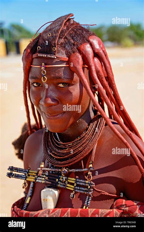 Himbas jeune fille ados Banque de photographies et dimages à haute