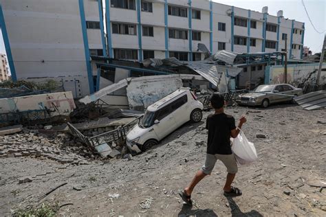 Almeno Morti In Raid Israele Su Scuola Usata Come Rifugio La Sicilia