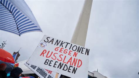 Proteste Demonstrationen Gegen Russland Sanktionen In Berlin ZEIT ONLINE