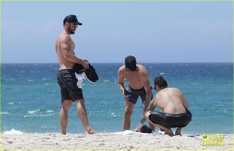 Chris Hemsworth Goes Shirtless Bares Ripped Body In Australia Photo