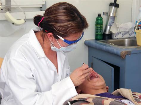 En víspera del Día Mundial de la Salud Bucodental recomienda la SSH