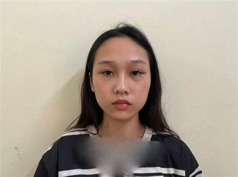 Tuần tra bắt hotgirl 17 tuổi tàng trữ mua bán trái phép chất ma tuý