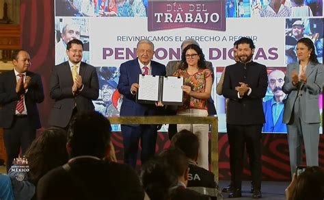 AMLO Firma El Decreto Que Crea El Fondo De Pensiones Para El Bienestar