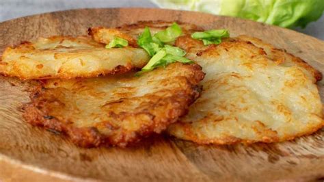 Galettes De Pommes De Terre Aux Oignons Et Au Parmesan Croustillantes