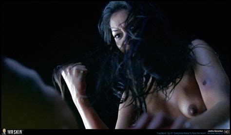 Janina Gavankar Desnuda En True Blood Sangre Fresca